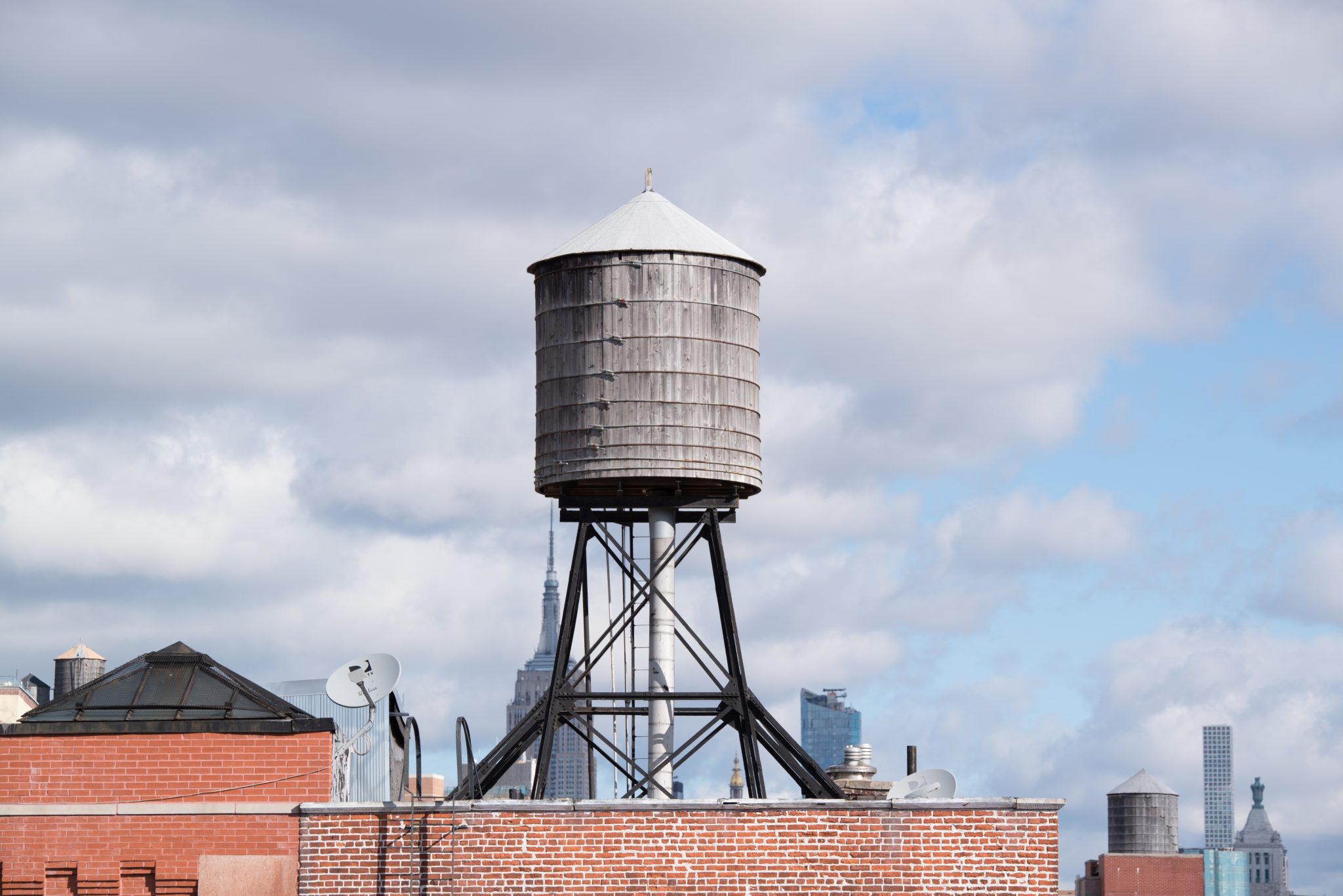 What Is A Water Storage Tank And How Does It Work? - GeekSucks